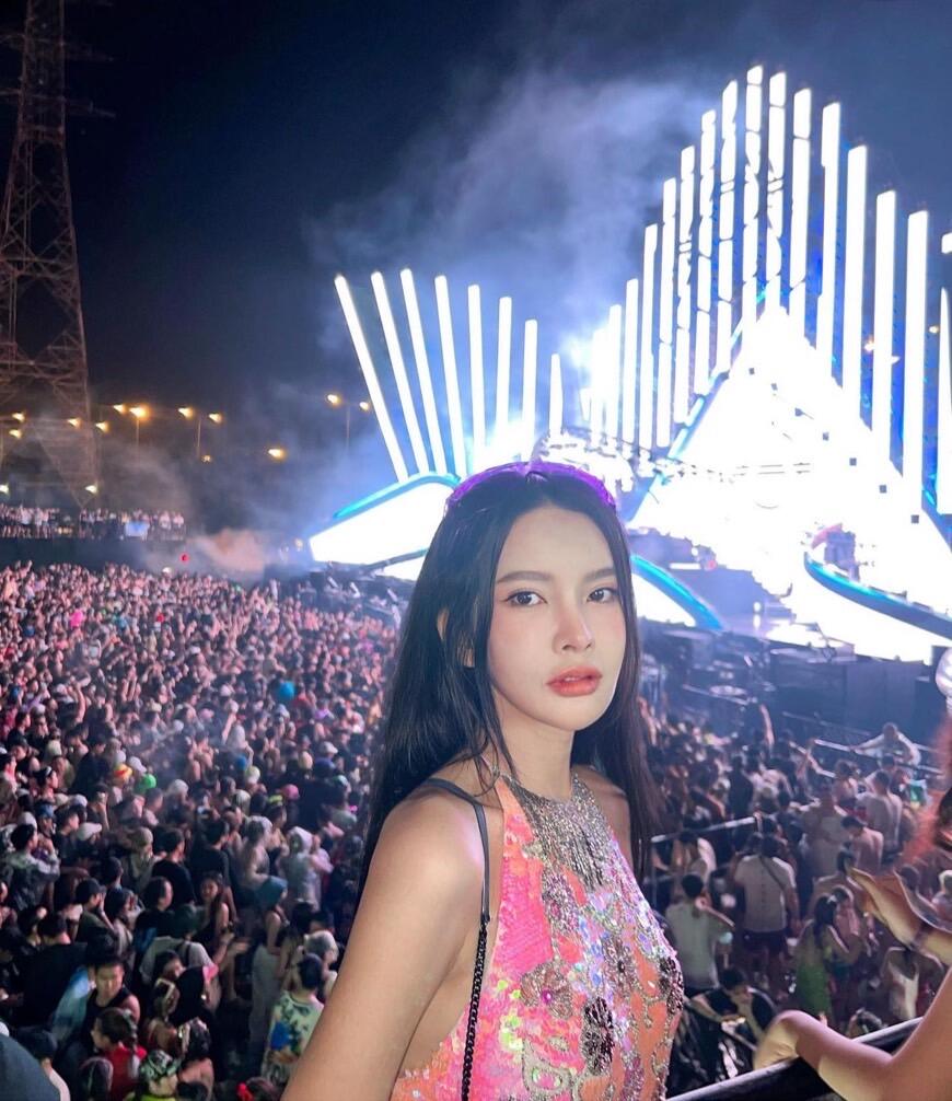 แชท กับ 𝒶𝑔𝑒 𝒾𝓈 𝒶 𝓃𝓊𝓂𝒷𝑒𝓇 𝓈𝑜𝓃𝑔